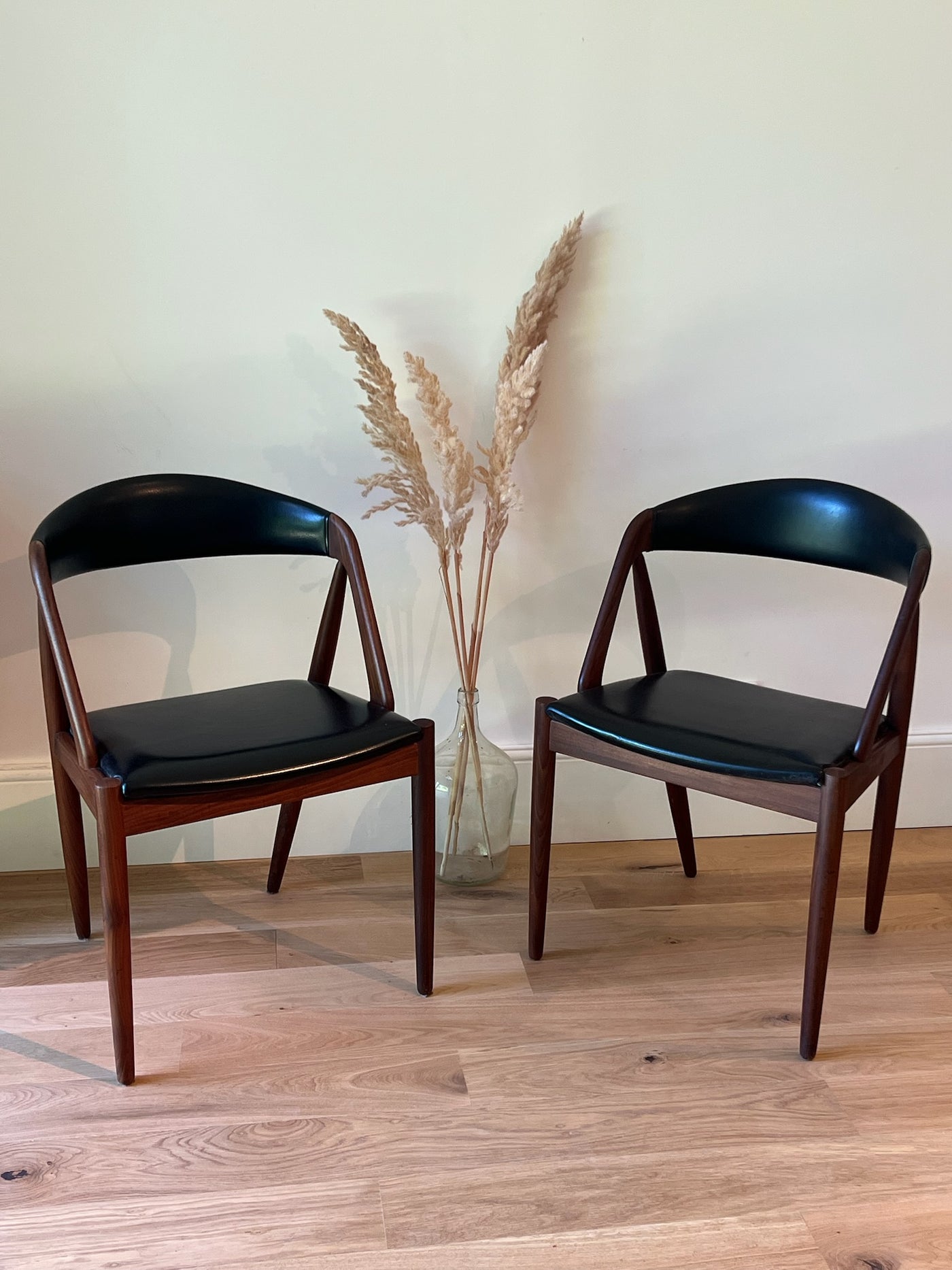 Paire de chaises danoises vintage en teck "Arnhild" – Modèle 31 par Kai ...